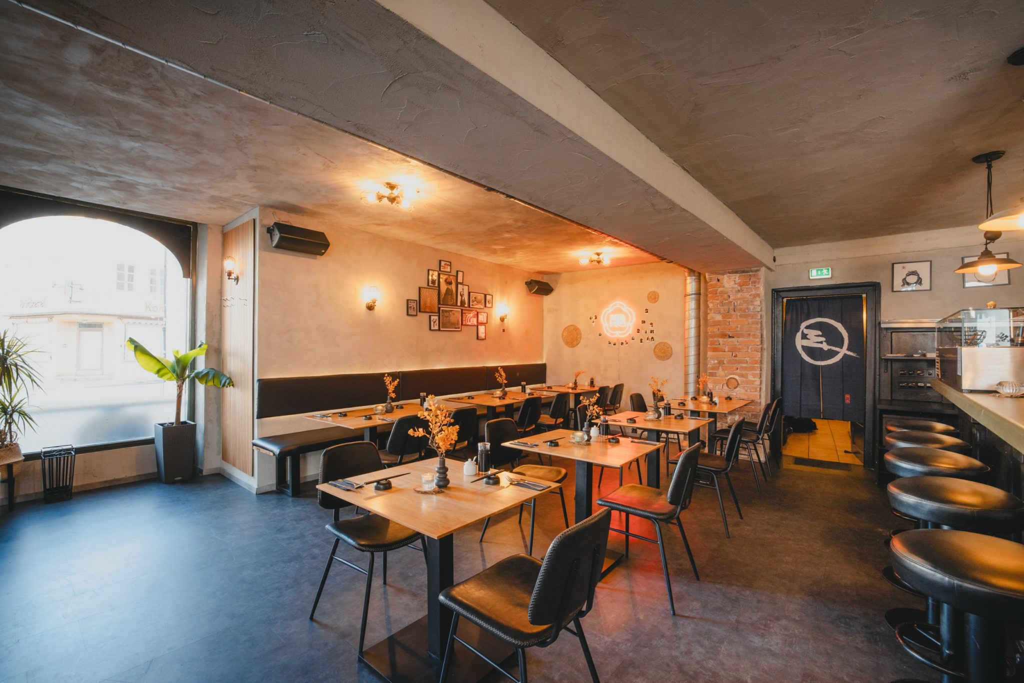 HQ - Grill | Wok | Sushi - Asiatisches Restaurant In LA!